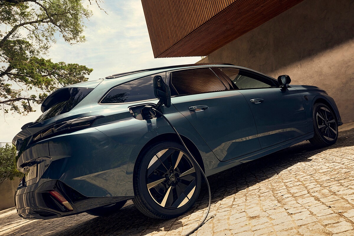 Specifications Peugeot 308 SW 2026 Hybrid 145 PS - Carstan.info